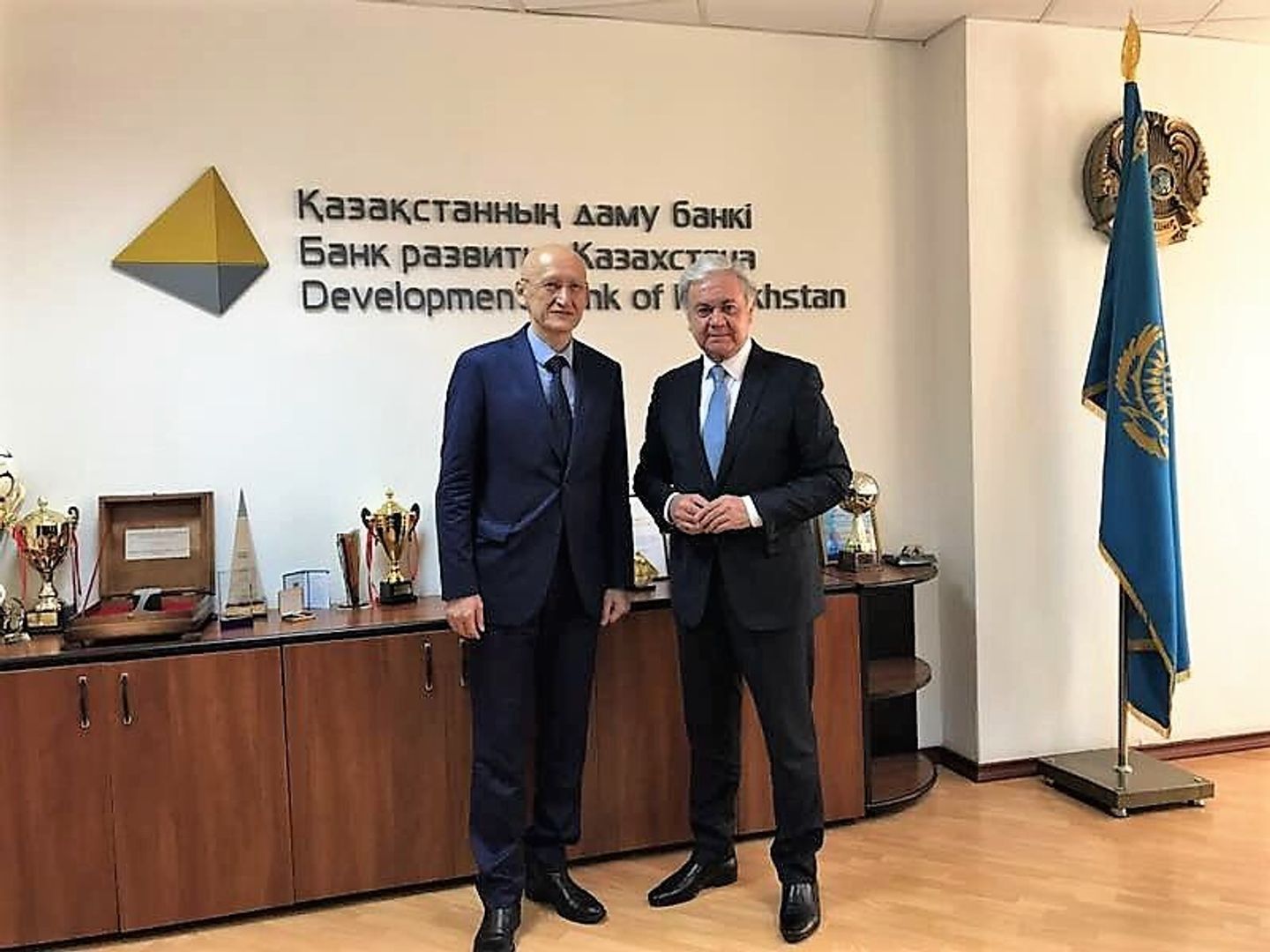 SCO Secretary-General meets with CEO of the Development Bank of ...